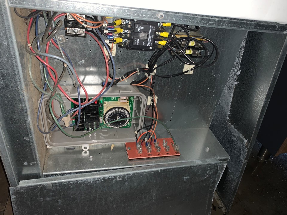 Kolpak Freezer Conditioner Model: GL0300L44-E Model 2: PC299LZO ...