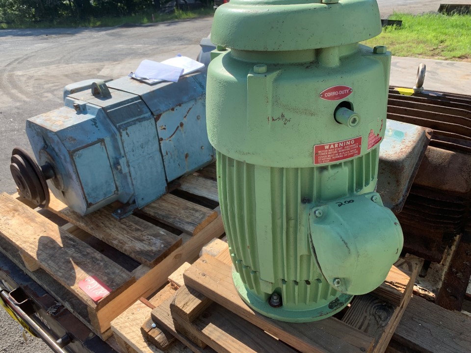 US Electric 15 HP 3525 RPM Vertical Motor, Transamerican Equipment Company
