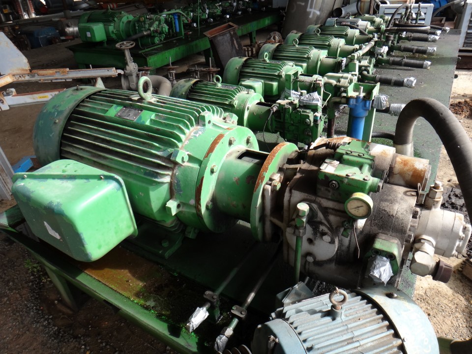 Sauer Sundstrand Model 262501FE-RCFX Hydraulic Pumps and 125 HP ...
